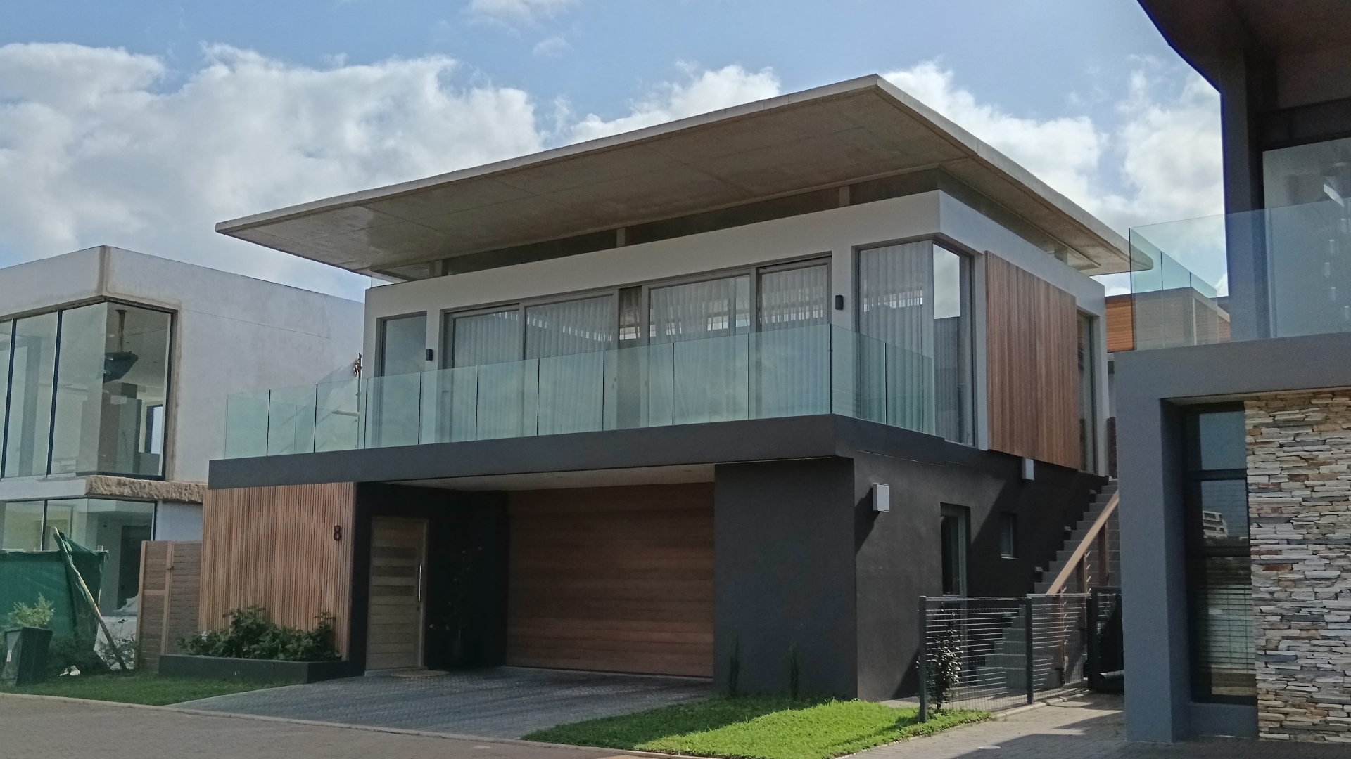 The Marvel of Cantilever Beams in Modern Architecture - Bellcon
